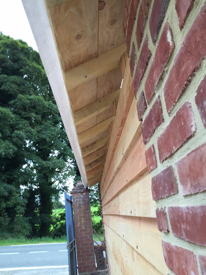 La ferme des blancs pignons: Bardage et cache moineau