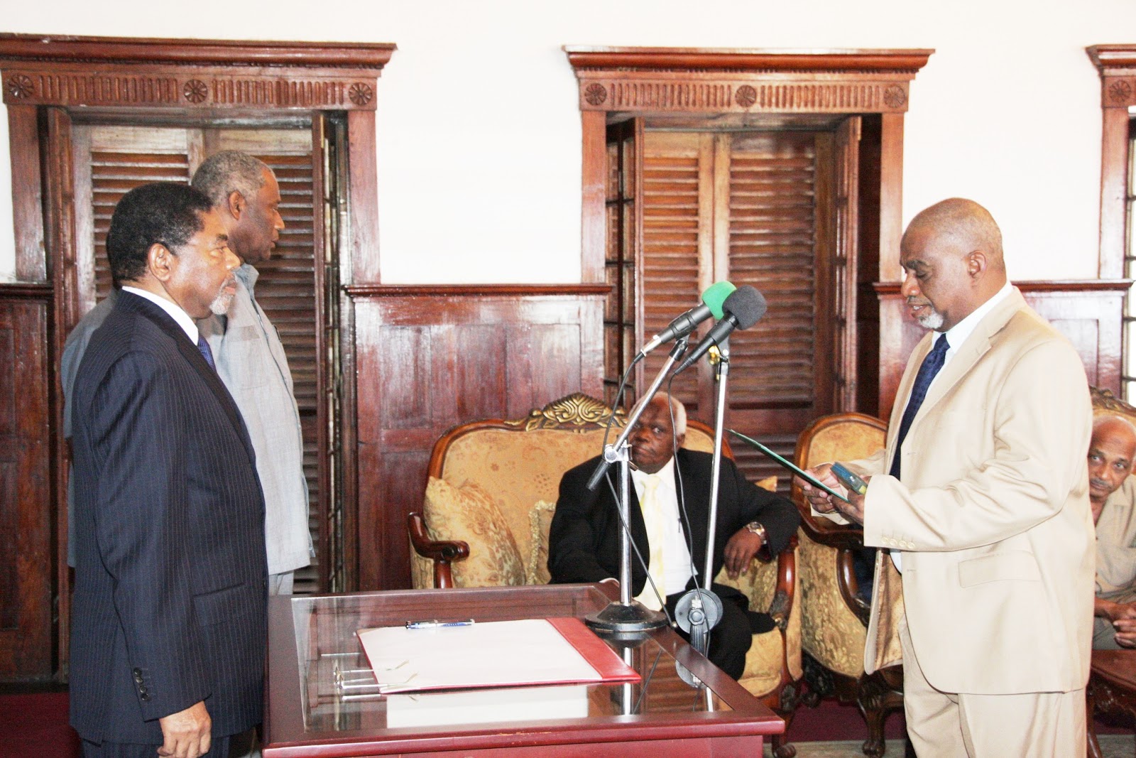 Rais wa Zanzibar dk.Shein amuapisha Waziri Mpya Miundombinu, kadhi wa ...