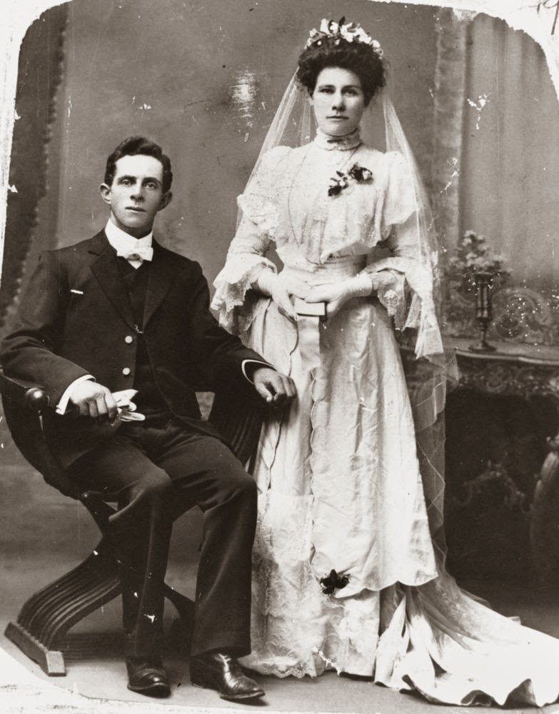 Jollett Etc.: Wedding Wednesday: Mystery Bride