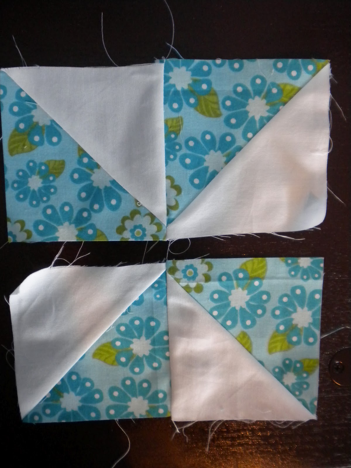 Quackadoodle Quilt: Tutorial: Pinwheel Quilt Blocks