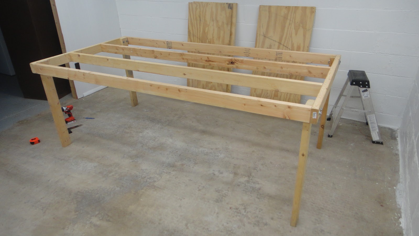 The Tinkers Workshop: A Big Work Table For Big Projects