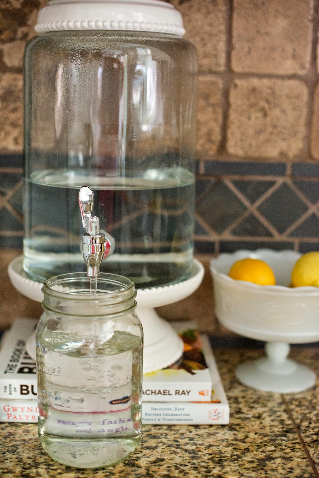 Domestic Fashionista: Kitchen Drinking Water Dispenser Station