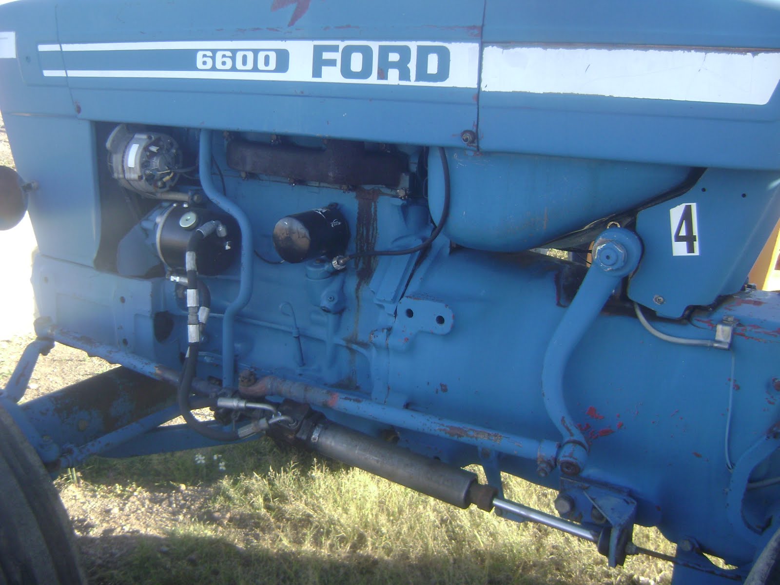 MAQUINARIA AGRICOLA INDUSTRIAL: Tractor Ford 6600 $12,400 Dlls.