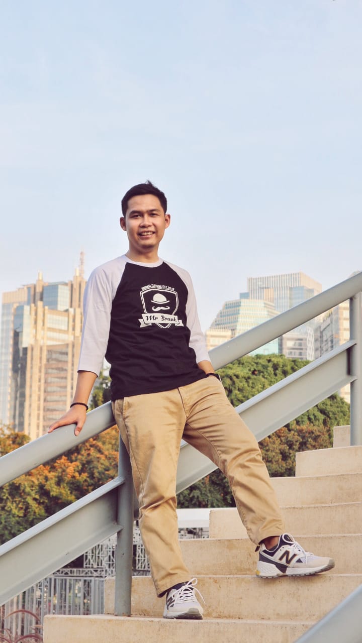 7 Inspirasi Style Hitam Putih Pria ala Instagram Ootd Indonesia - nursaidr