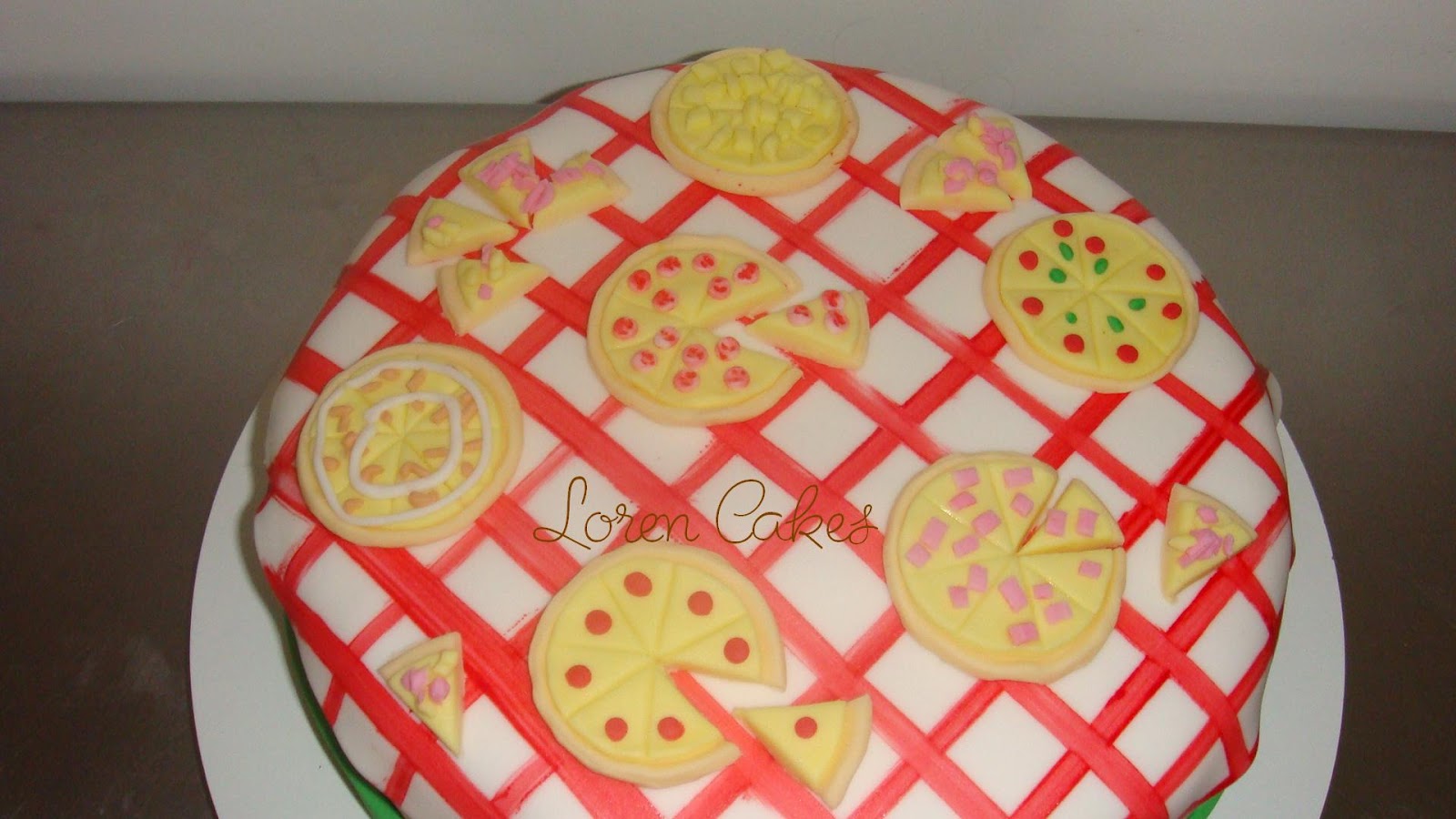 Loren Cakes: Bolo e cupcakes pizza