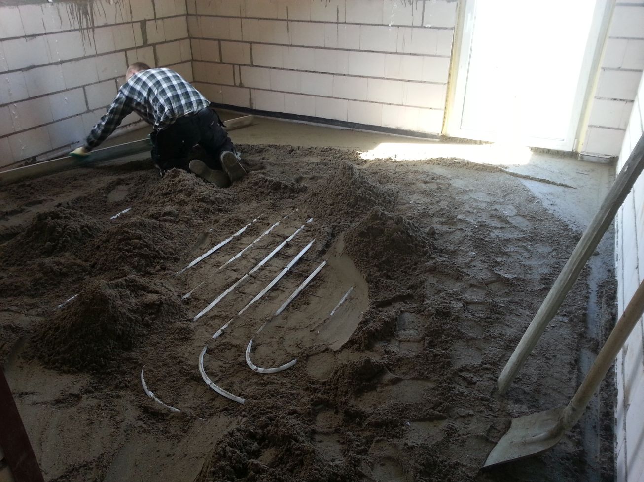 Rolando namas: Grindų betonavimas