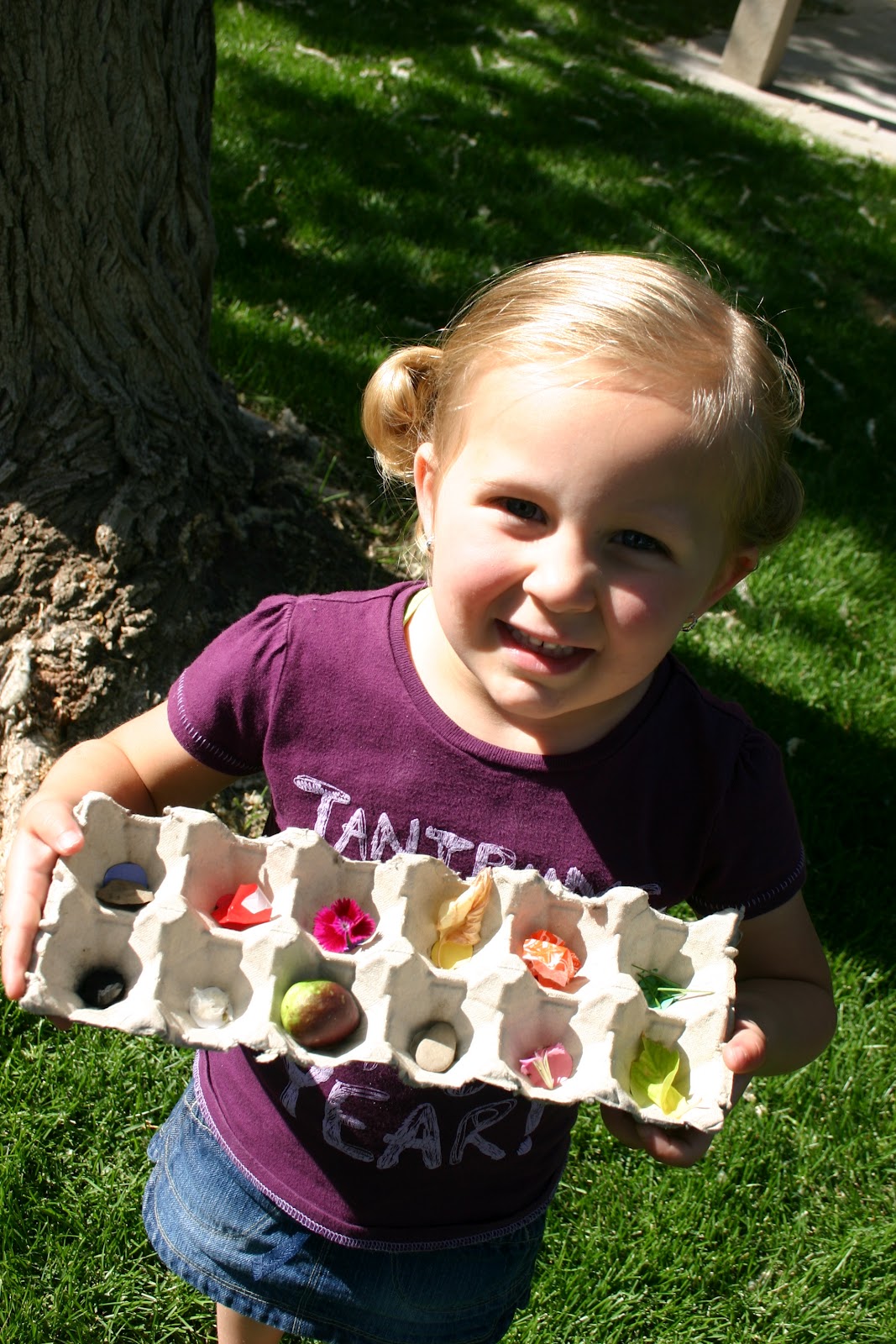 Puddle Wonderful Learning: Toddler Activities: Outdoor Color Hunt