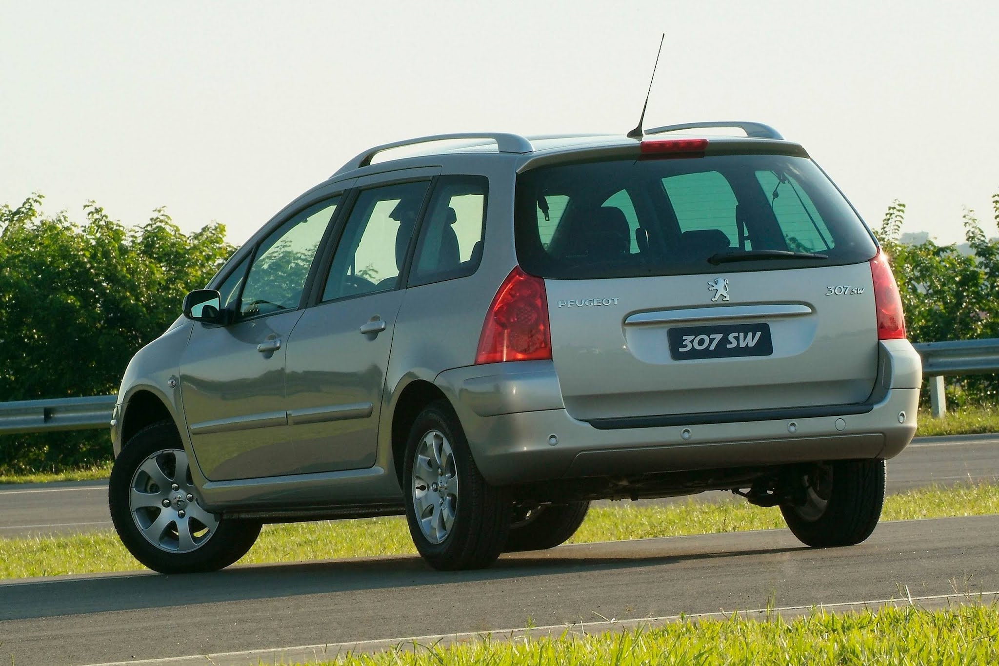 Peugeot 307 SW 2005 a 2011: fotos, performance e ficha técnica