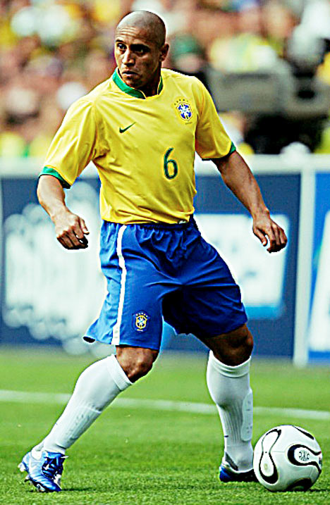 Roberto Carlos Wallpapers - Football Wallpapers, Soccer Photos, Messi ...