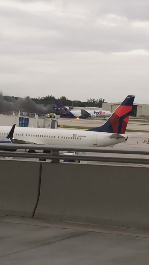 Kathryn's Report: Federal Express, McDonnell Douglas MD-10, N370FE ...