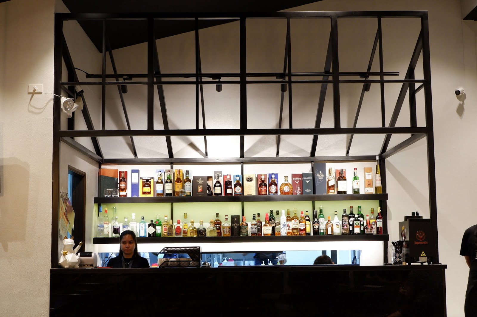 Sand Under My Feet: Varra Restobar - San Juan's New It Place