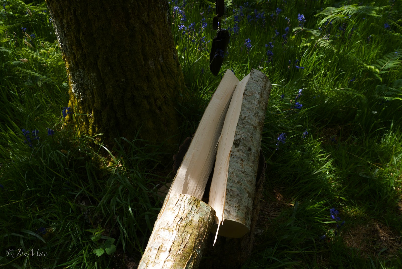Jon Mac.Spoon Carving First Steps: Cleave using a knife.