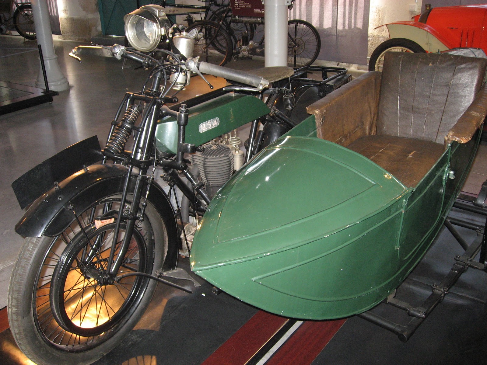 Thouars Encore: Châtellerault Motor Museum