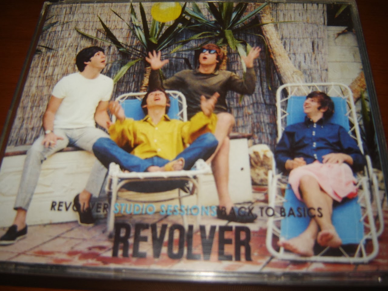 Beatle Collector: THE BEATLES REVOLVER BACK TO BASICS - 4-CD-SET+BOOKLET