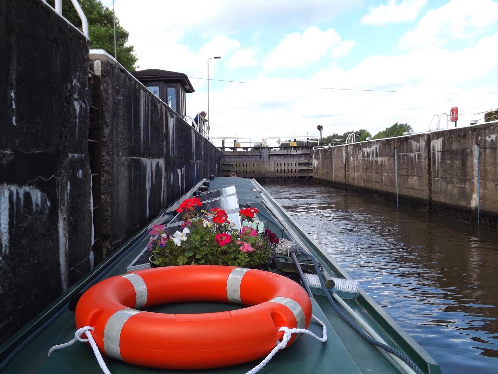 NB Holderness: Leisurely locking in the sunshine.