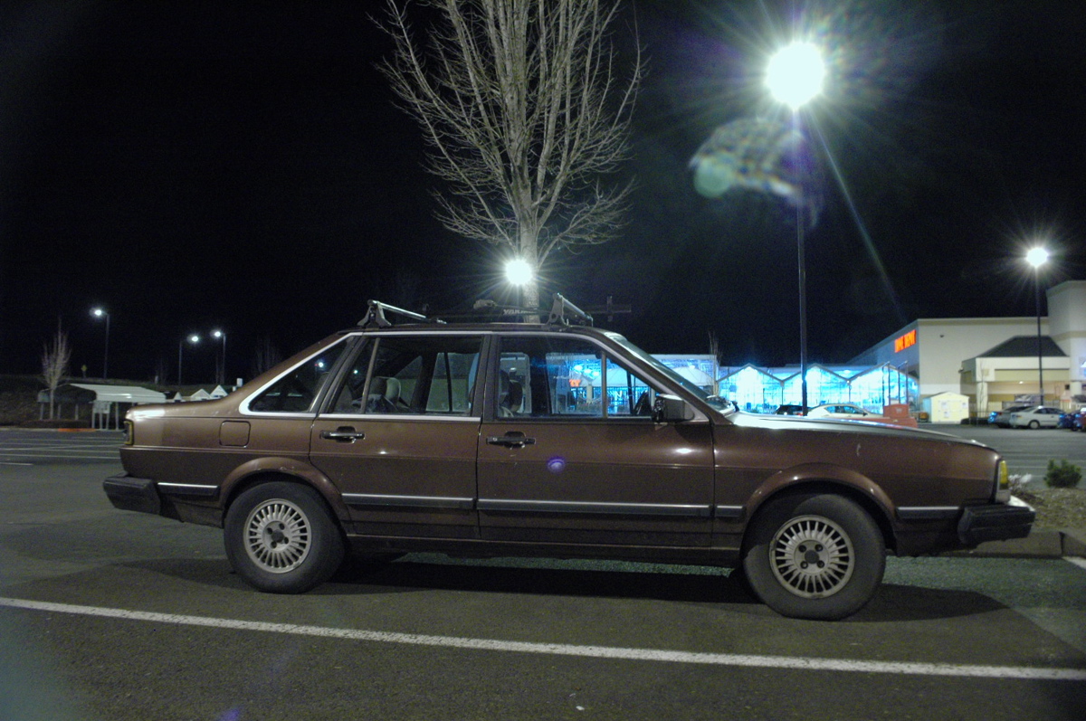 OLD PARKED CARS.: 1985 Volkswagen Quantum GL.