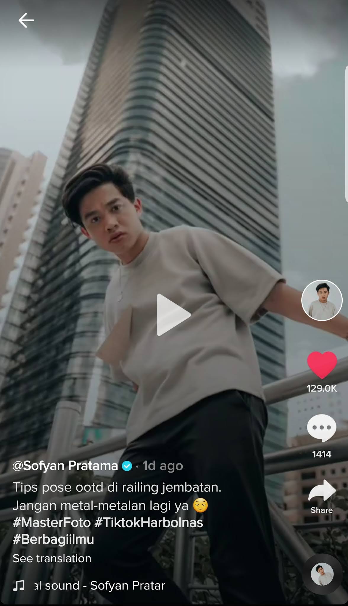 Pose Foto Di Railing Jembatan Ala Sofyan Pratama