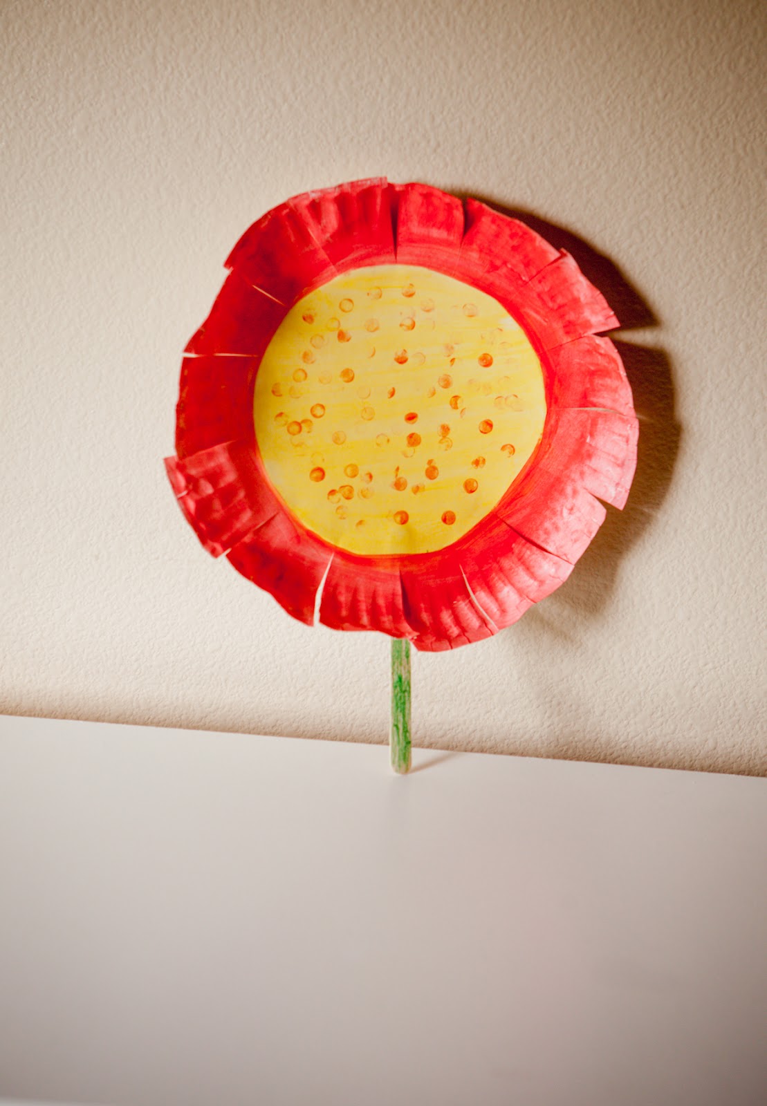 Mommy Minutes: Paper Plate Flower