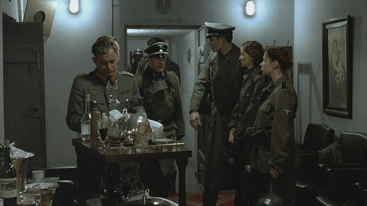 Review Film Downfall/Der Untergang (2004) Hari-hari Terakhir Adolf ...