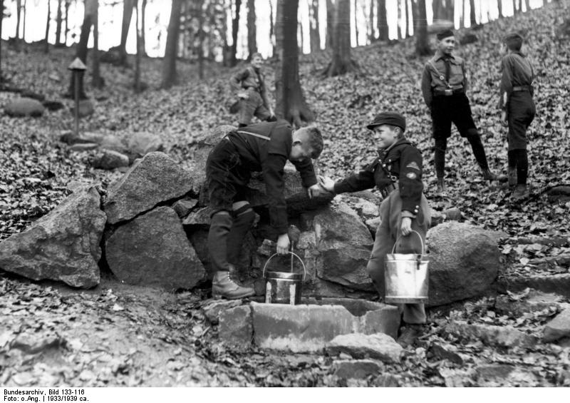 60 Vintage Photographs Document Daily Life of Hitler Youth Members ...