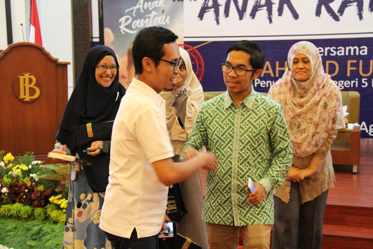 Bedah Buku Anak Rantau di Lampung dan Tips Menulis Novel Ala A. Fuadi ...