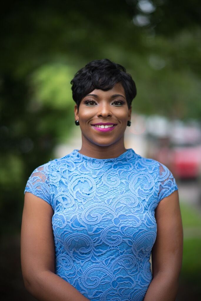 Literature Lounge: Interview with Best-Selling Author & Speaker Chelsea ...