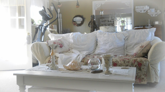 BLUEBIRDS AND MANDOLINS: My cluttered cottage.