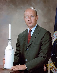 Apollo 12 Timeline: 1969/11/18: A poche ore dal distacco tra "Yankee ...