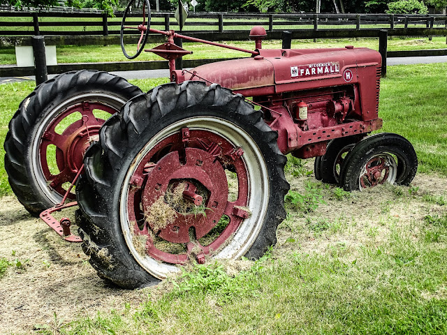 Walking Arizona: International Harvester Farmall Series H Tractor