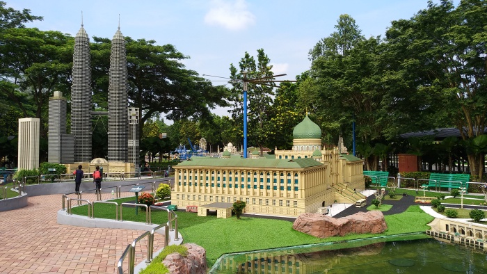 Miniatur Landmark Negara-Negara Asia di Miniland, Legoland Malaysia ...