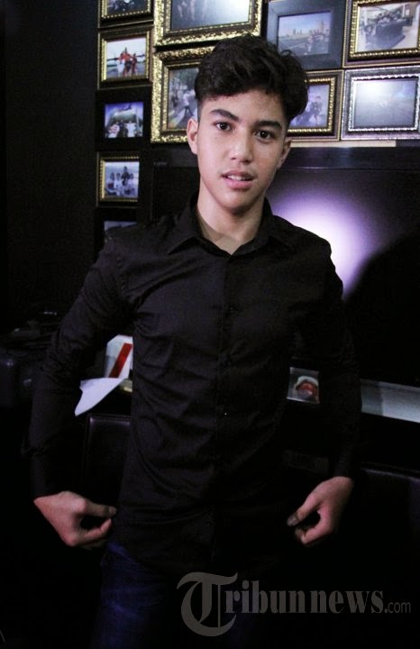 Fina Fanadicky: Kumpulan Foto Cowok Manis dan Ganteng