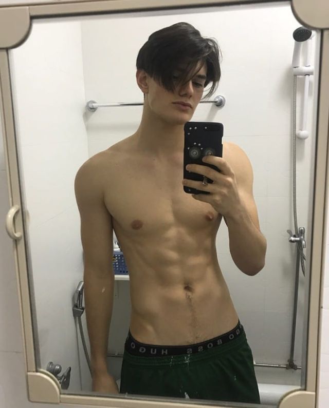 Favorite Hunks & Other Things: Andreas Arapis: Instagrams that Inspire