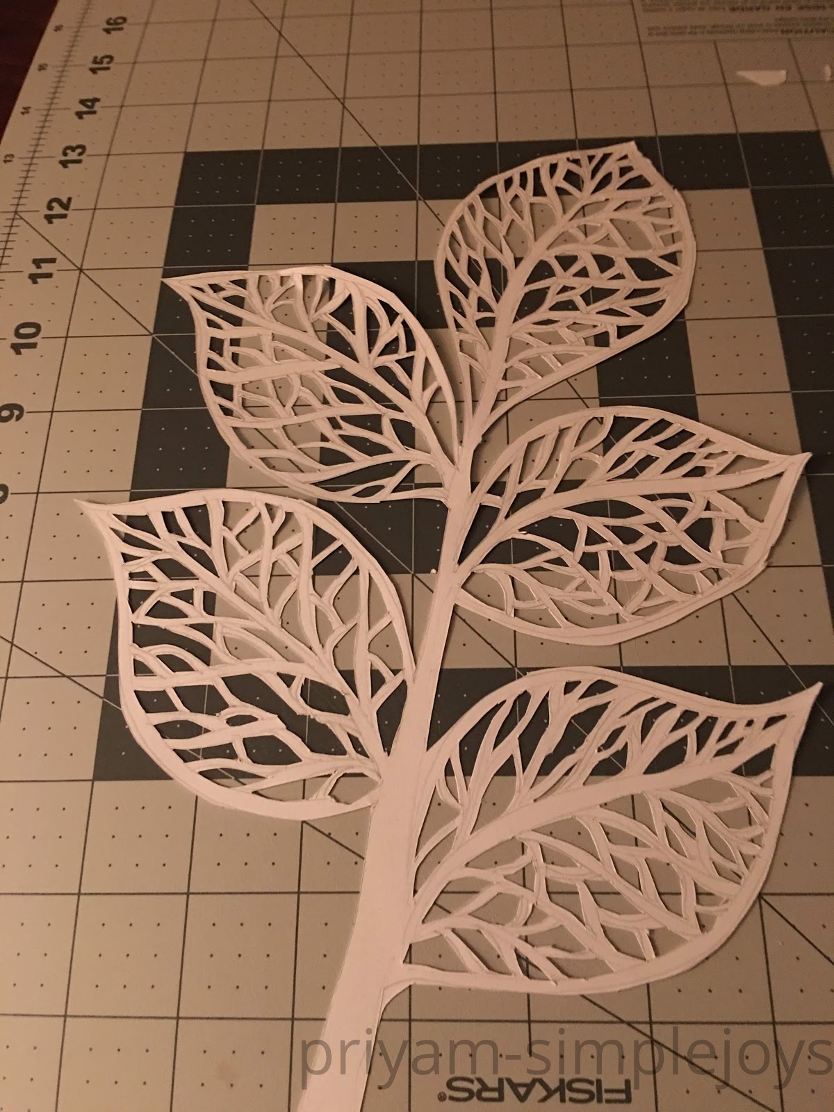 SimpleJoys: Paper Cut Leaf