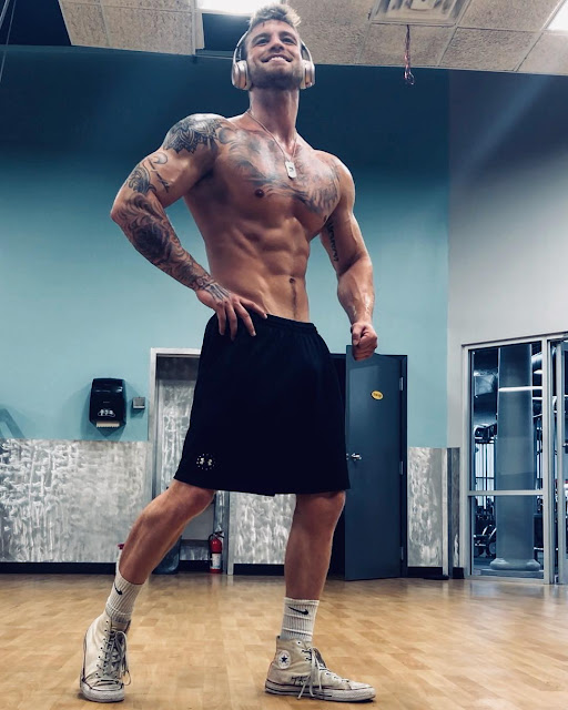 DUSTIN MCNEER: 54 IMÁGENES QUE NOS REGALÓ EN OCTUBRE