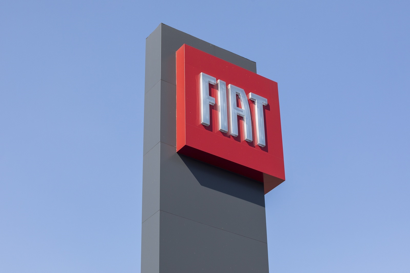 Fiat confirma início de renovação no Brasil, com novo logo, e quer ...