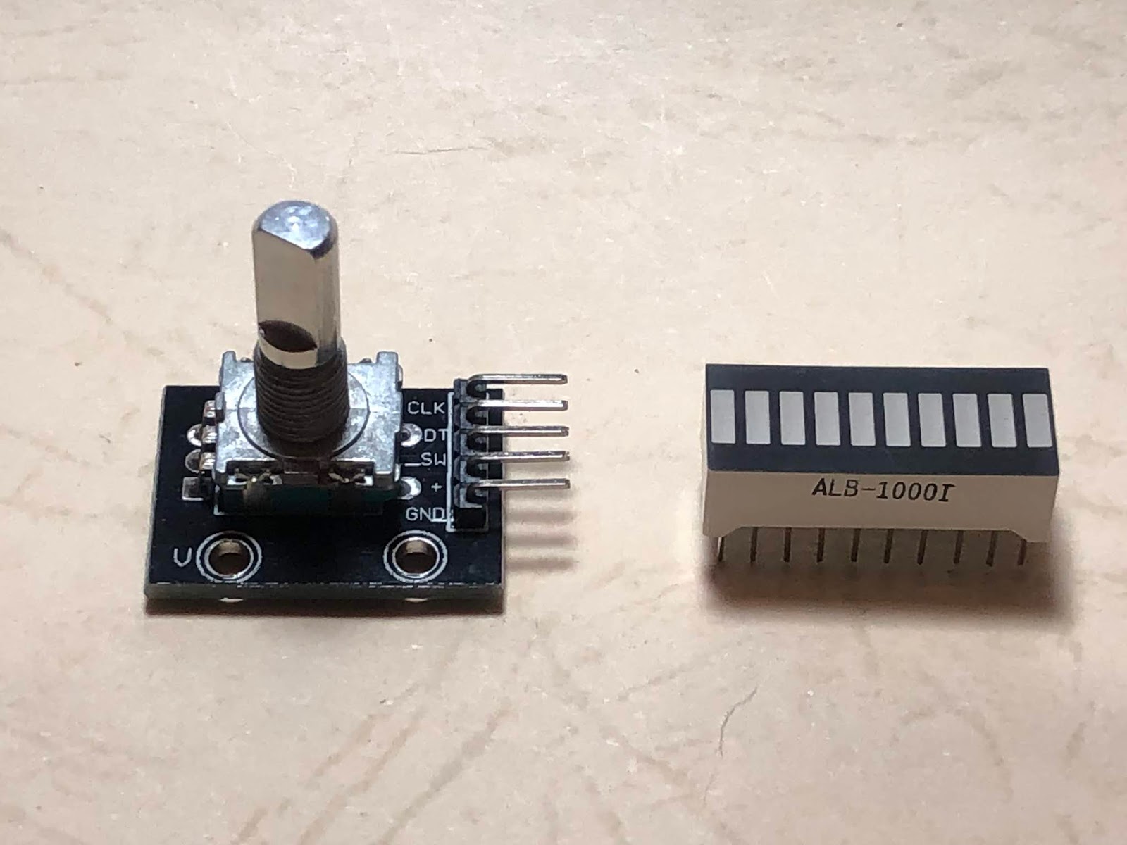 Arduino筆記(50)：使用旋轉編碼器透過74HC595N控制 LED