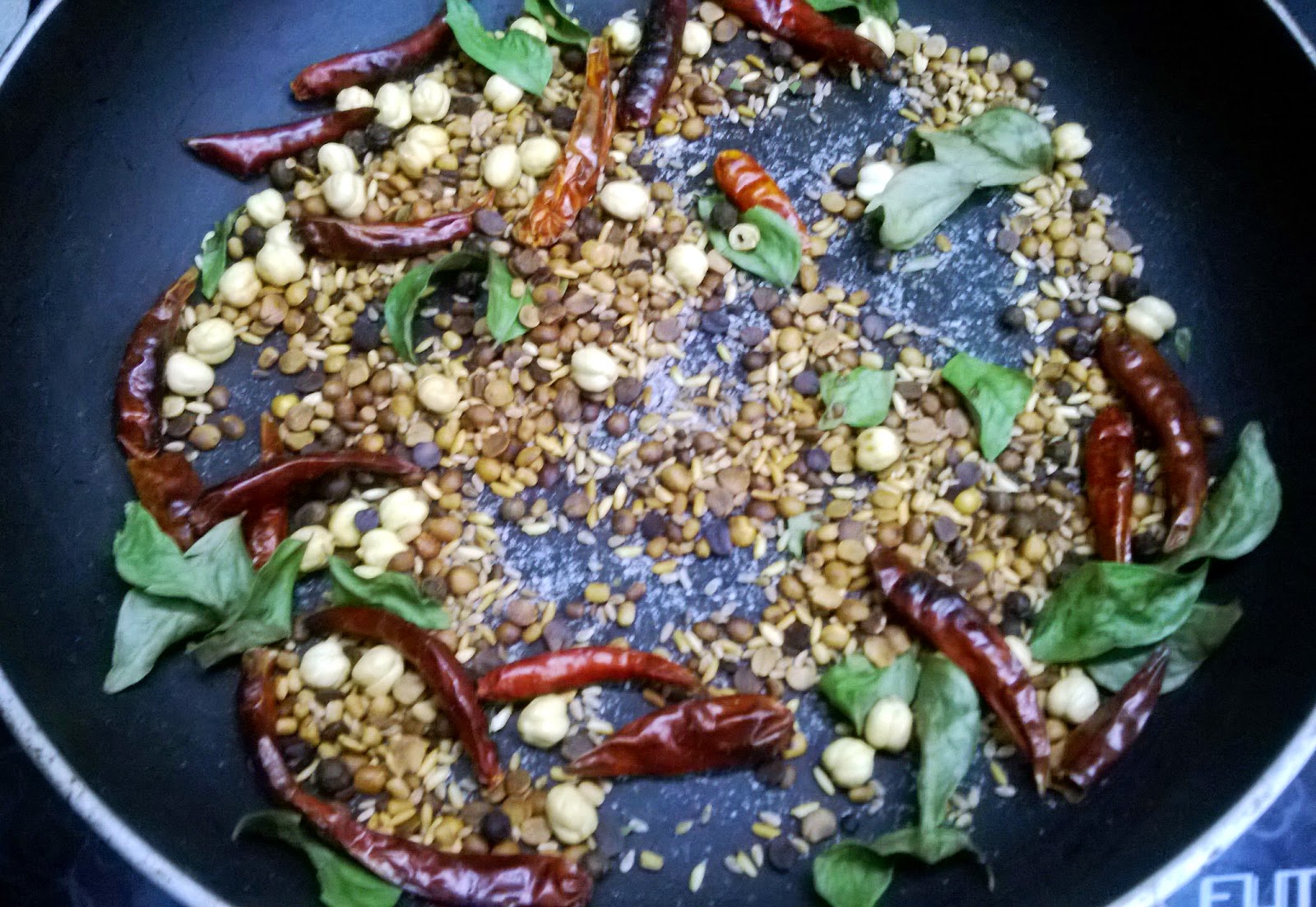 BananaLeaf Recipes: Tawa Idly Podi / Gun powder for Idly Dosa Tawa Fry