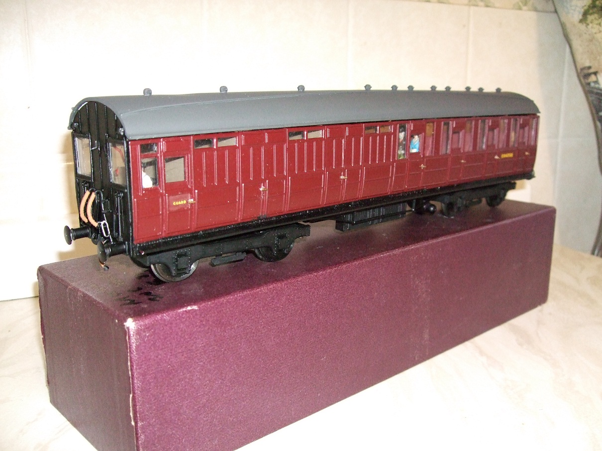 GEOFF TYLER - RAILWAY MODELLER: O GAUGE COACHES STILL AVAILABLE