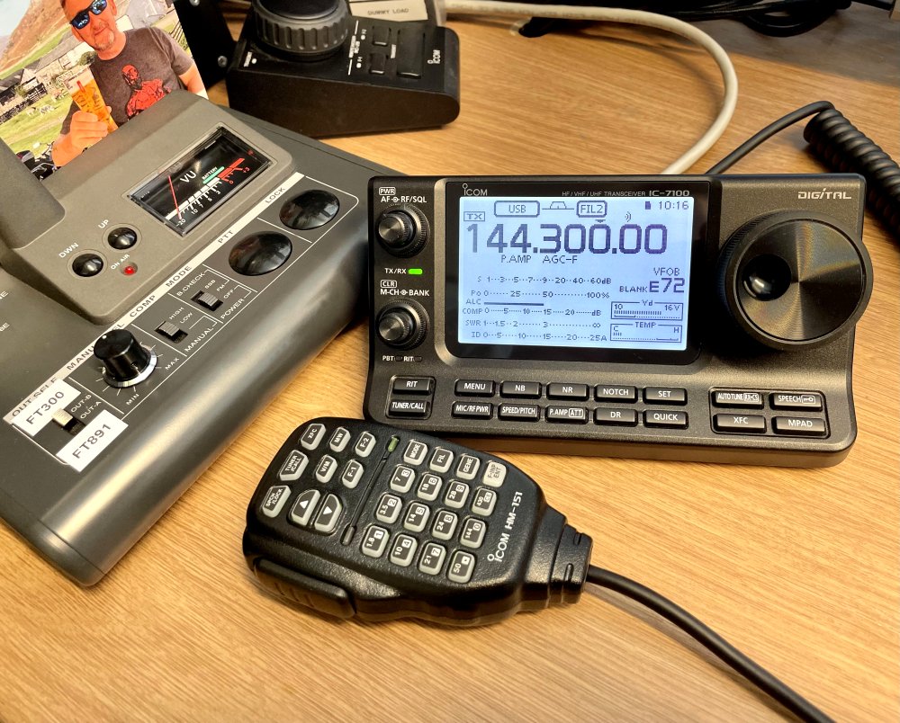 M7MCQ HAM RADIO BLOG: ICOM IC-7100 REVIEW