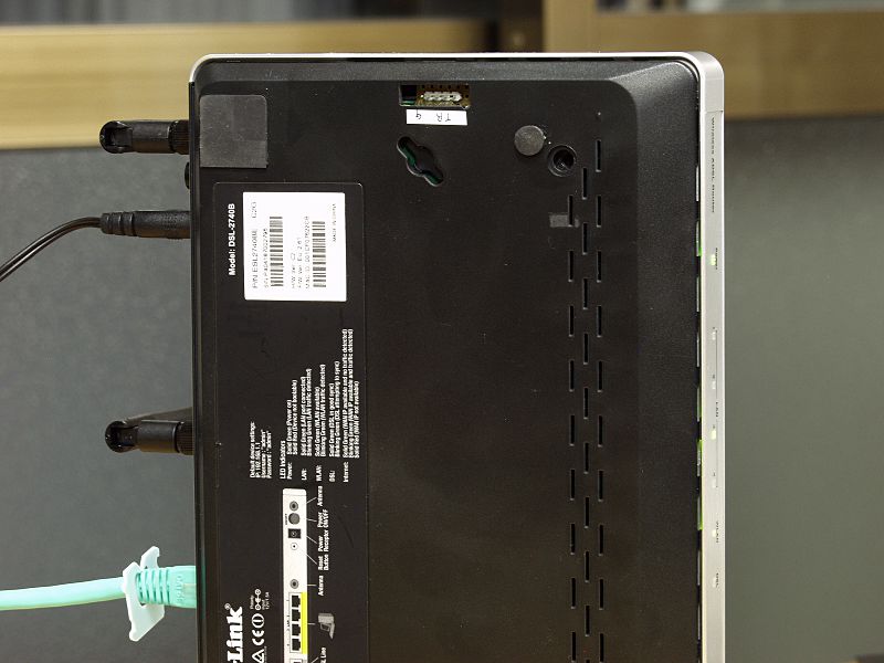 電算機孝行: D-Link DSL-2740B へシリアルコンソールの外部端子を設置