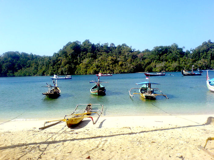 Sempu Island, "the lost paradise" of East Java ~ indonesian tourism