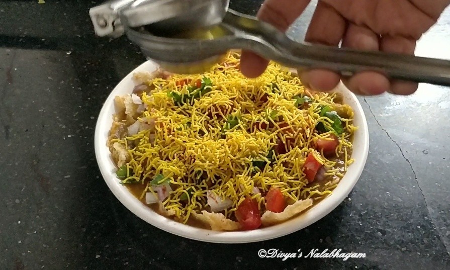 Karnataka style Masala Puri Chaat | Masala Puri chat recipe - Divya's ...