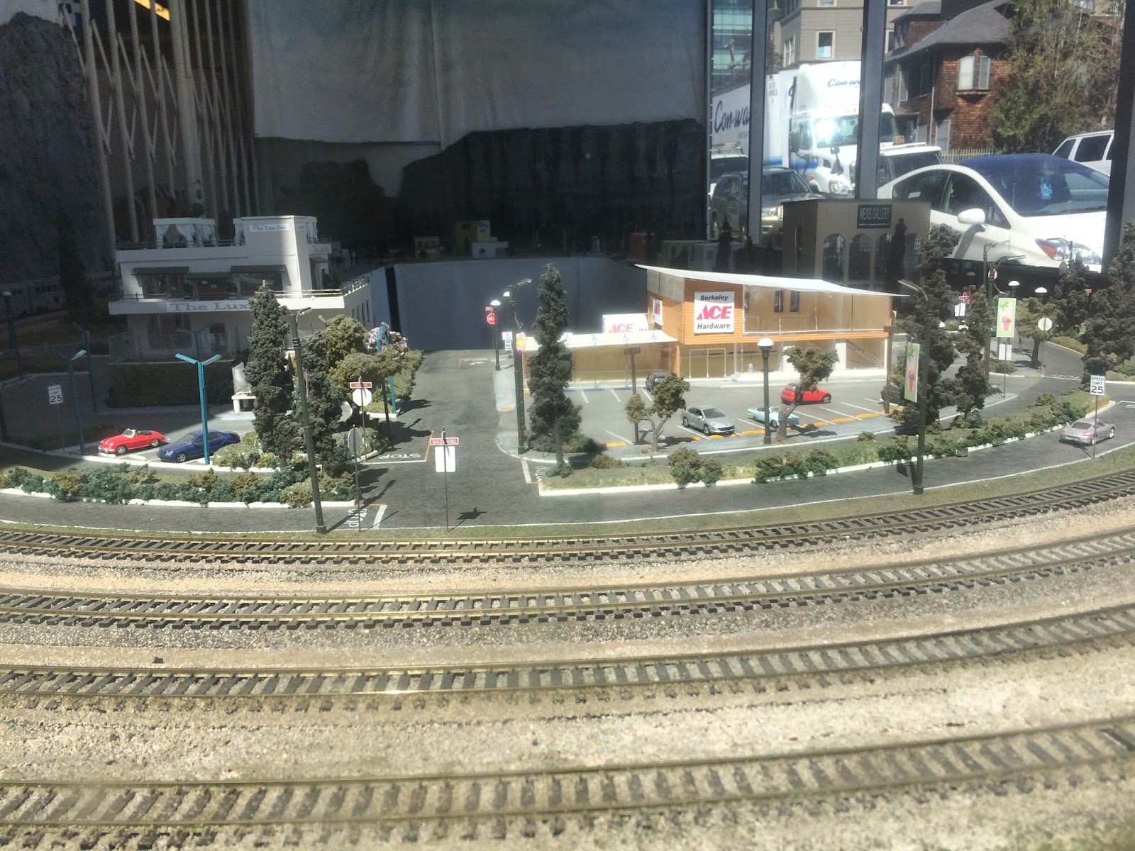 N-Rail: Berkeley Ace Hardware Layout