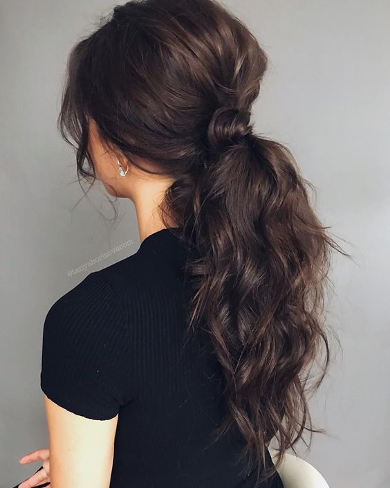30 Eye-Catching Curly Ponytail Hairstyles You Should Try - AzzFeed