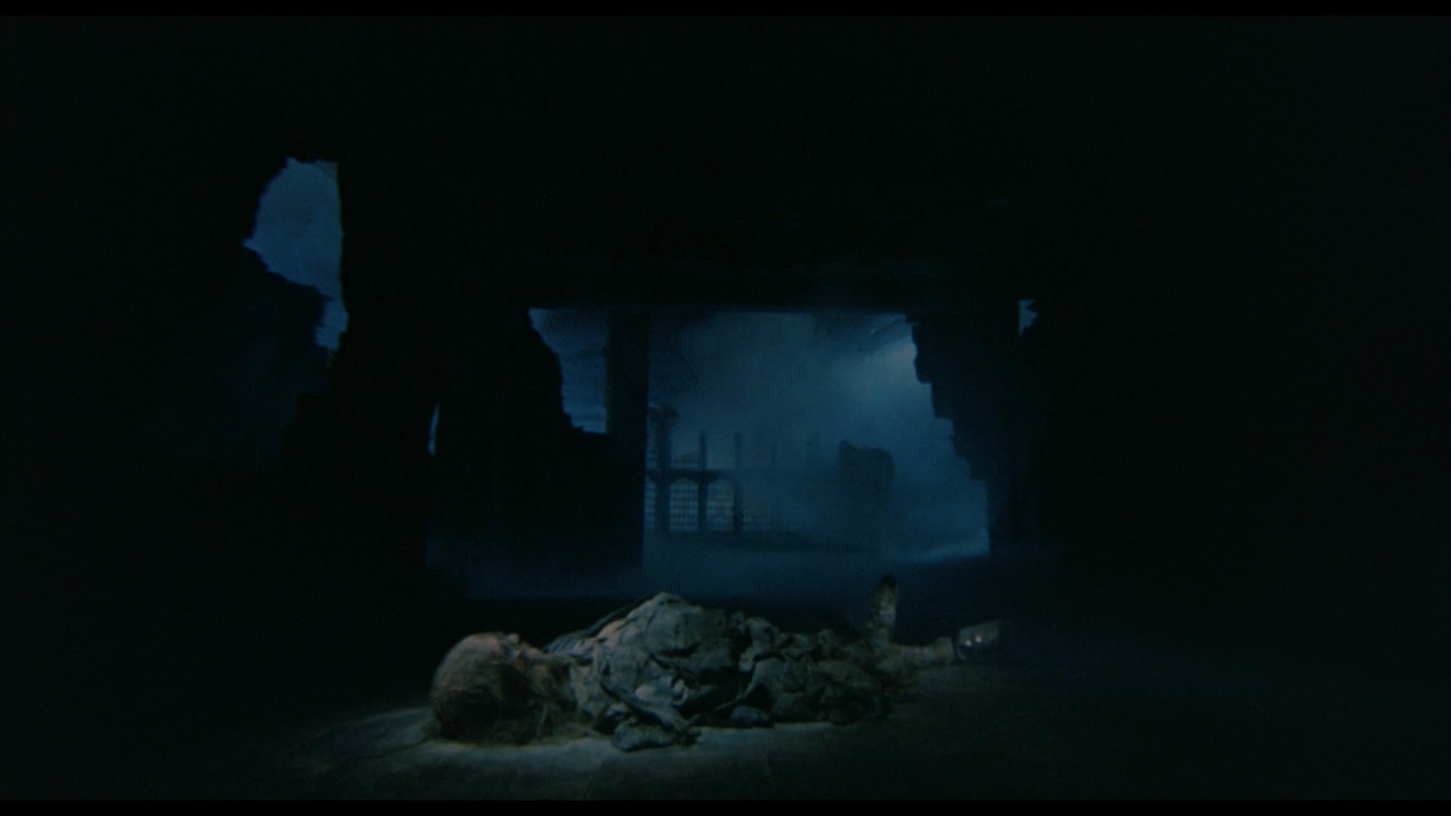 MCBASTARD'S MAUSOLEUM: FROM BEYOND THE GRAVE (1973) (Warner Archive Blu ...