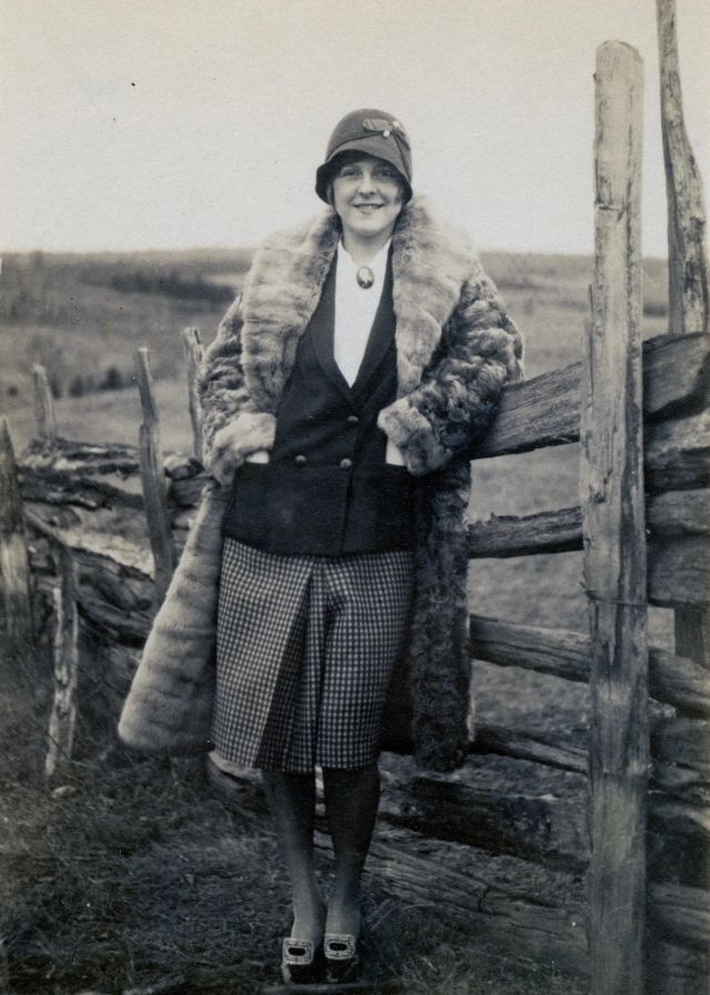30 Beautiful Photos Capture the ’20s Women in Fur Coats ~ Vintage Everyday