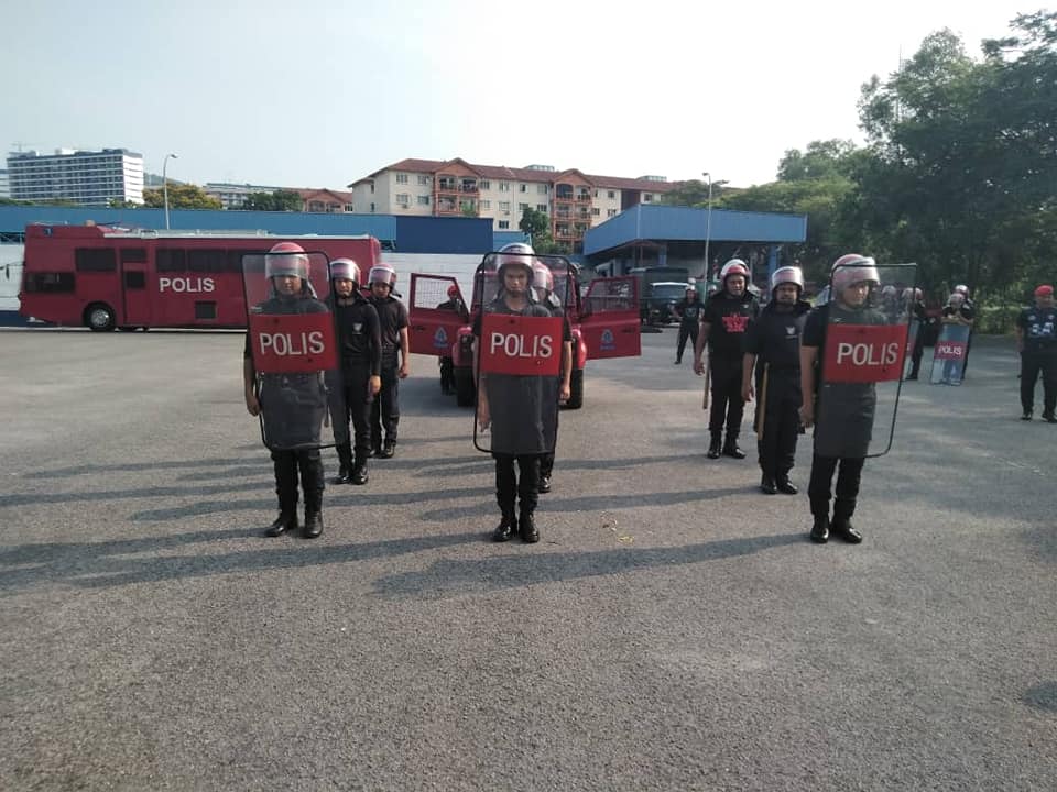 LATIHAN KAWAD GEMPUR FRU [ 17 GAMBAR ] ~ KAMI SOKONG PDRM!
