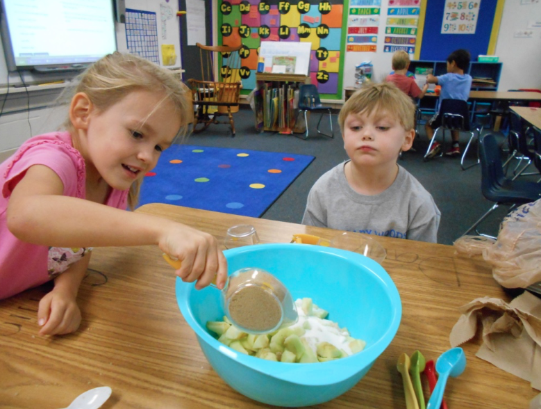 Miss Leach's Kindergarten Explorers: Our Apple Pie!