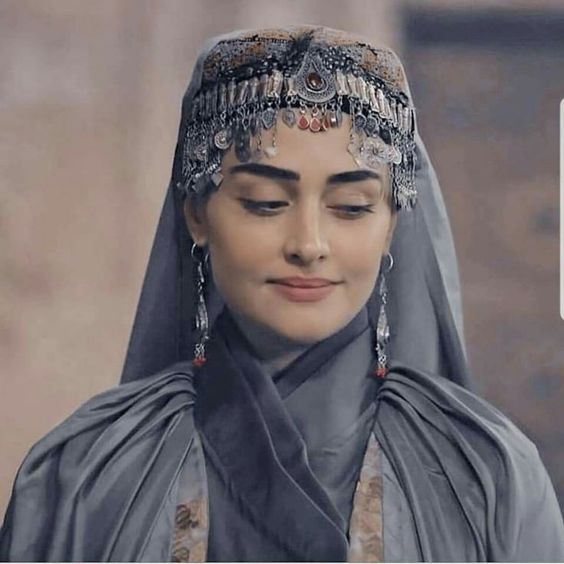 Esra Bilgiç "Halime Sultan" in Diriliş Ertuğrul HD Wallpapers