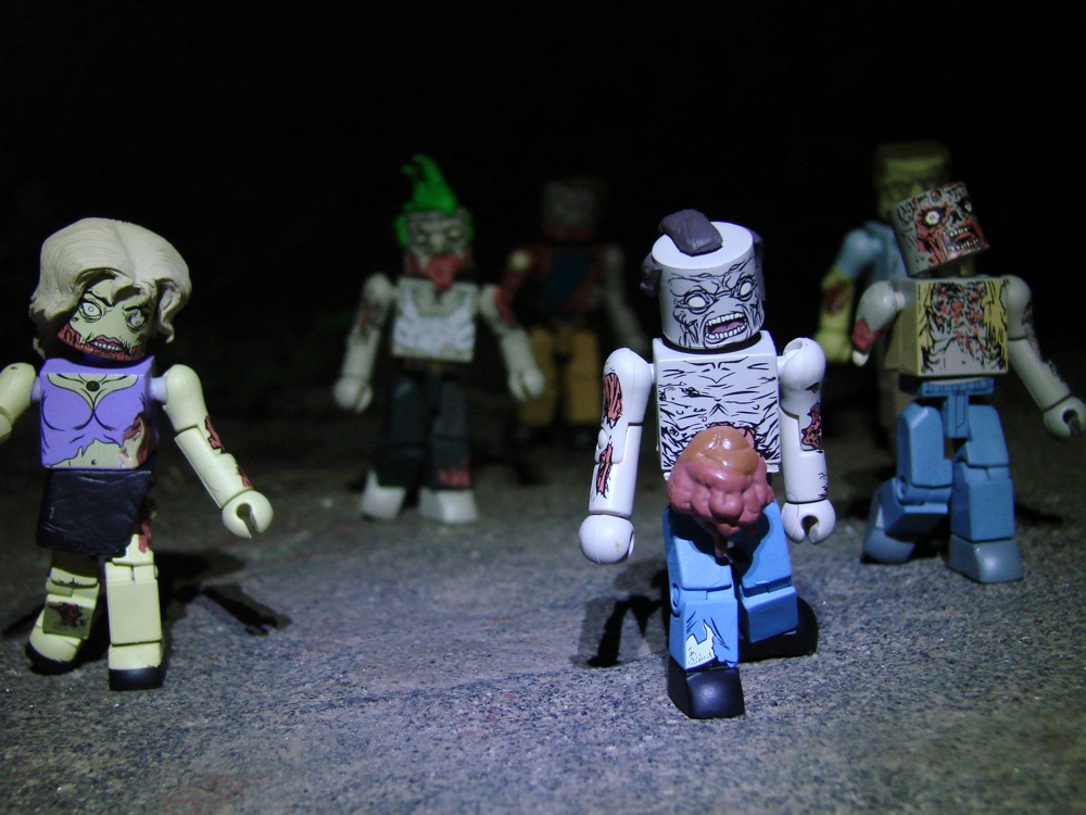 TheAngrySpark: The Walking Dead (Minimates) are coming